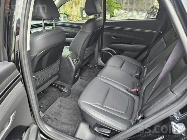 Black Hyundai Tucson 2023 in Riga, with an engine capacity of 2.50 L and mileage of 30 thousand km for 25500 €, photo 5 on AUTOMOTO.COM.LV