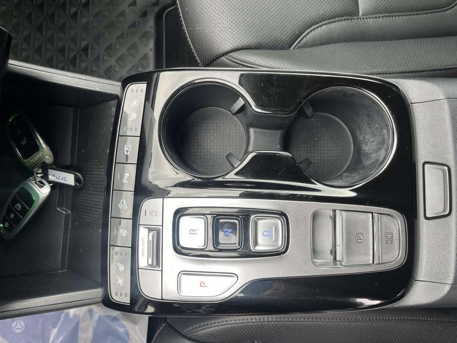 Black Hyundai Tucson 2023 in Taurage, with an engine capacity of 1.60 L and mileage of 114 thousand km for 17900 €, photo 20 on AUTOMOTO.COM.LV