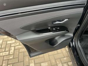 Black Hyundai Tucson 2023 in Taurage, with an engine capacity of 1.60 L and mileage of 114 thousand km for 17900 €, photo 28 on AUTOMOTO.COM.LV