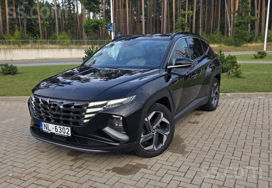 Black Hyundai Tucson 2023 in Riga, with an engine capacity of 1.60 L and mileage of 37 thousand km for 27490 €, photo 1 on AUTOMOTO.COM.LV