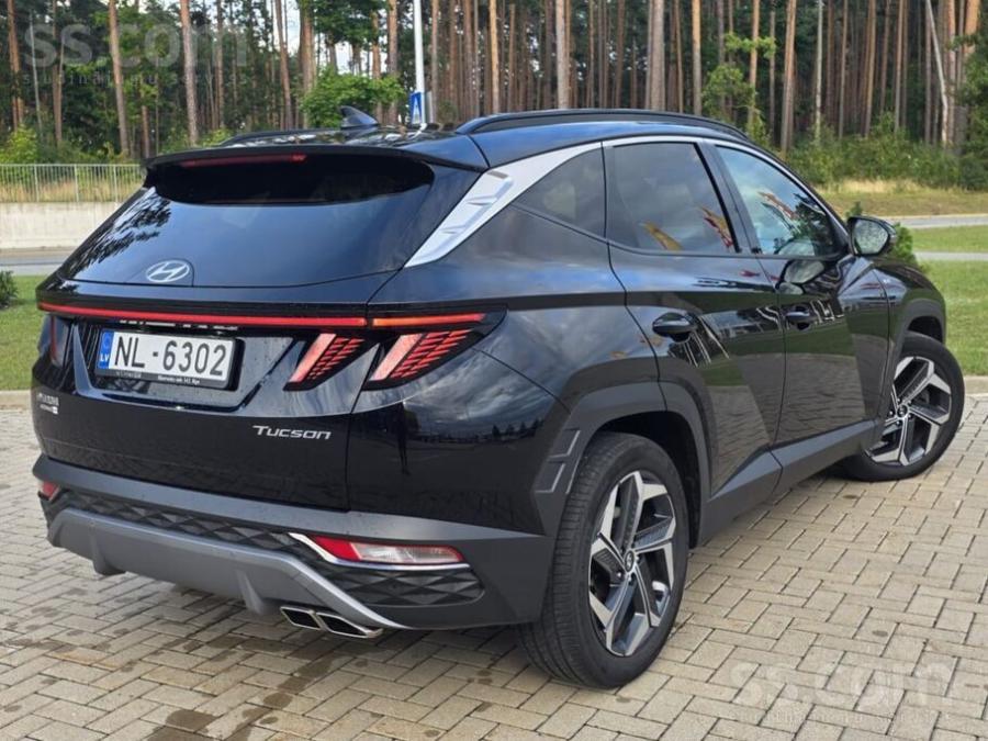 Black Hyundai Tucson 2023 in Riga, with an engine capacity of 1.60 L and mileage of 37 thousand km for 27490 €, photo 3 on AUTOMOTO.COM.LV