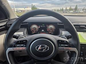 Black Hyundai Tucson 2023 in Riga, with an engine capacity of 1.60 L and mileage of 37 thousand km for 27490 €, photo 5 on AUTOMOTO.COM.LV