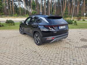 Black Hyundai Tucson 2023 in Riga, with an engine capacity of 1.60 L and mileage of 37 thousand km for 27490 €, photo 10 on AUTOMOTO.COM.LV