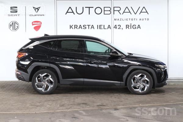 Melns Hyundai Tucson 2023 Rīga, ar dzinēja tilpumu 1.60 L un nobraukumu 17 tūkst. km par 25490 €, foto 6 vietnē AUTOMOTO.COM.LV