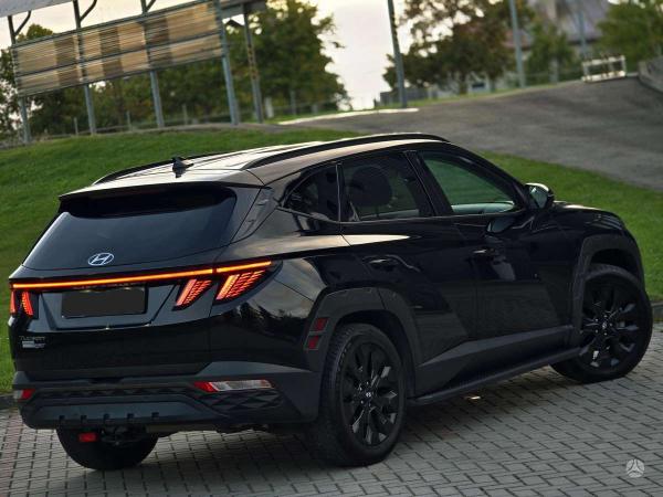Black Hyundai Tucson 2023 in Radviliskis, with an engine capacity of 2.50 L and mileage of 77 thousand km for 23500 €, photo 1 on AUTOMOTO.COM.LV
