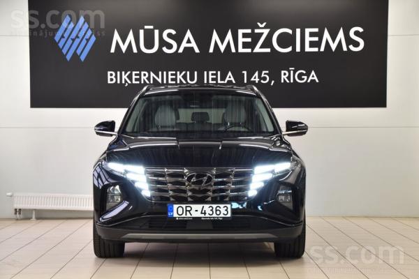Black Hyundai Tucson 2023 in Riga, with an engine capacity of 1.60 L and mileage of 81 thousand km for 23990 €, photo 3 on AUTOMOTO.COM.LV