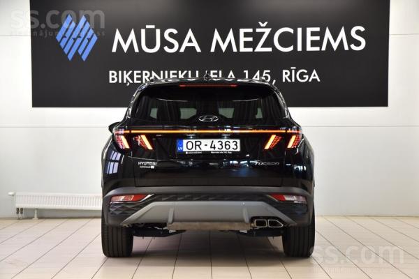Black Hyundai Tucson 2023 in Riga, with an engine capacity of 1.60 L and mileage of 81 thousand km for 23990 €, photo 8 on AUTOMOTO.COM.LV