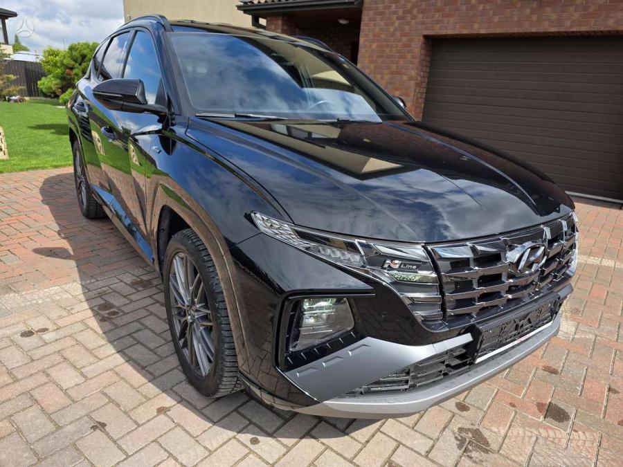 Black Hyundai Tucson 2024 in Siauliai, with an engine capacity of 1.60 L and mileage of 83 thousand km for 25700 €, photo 1 on AUTOMOTO.COM.LV
