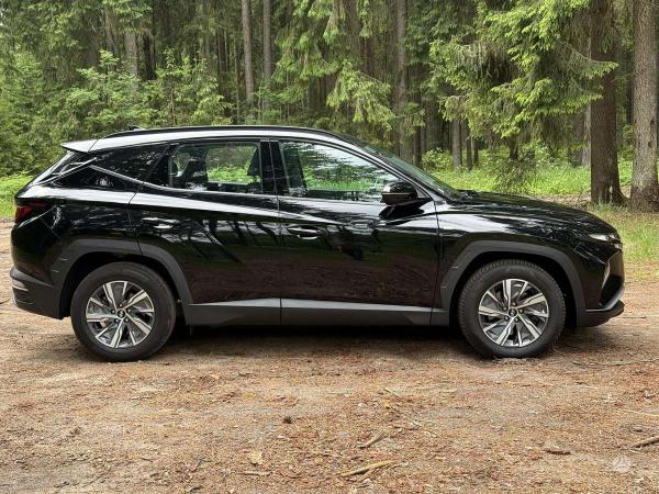 Melns Hyundai Tucson 2024 Tauragė, ar dzinēja tilpumu 1.60 L un nobraukumu 157 tūkst. km par 19500 €, foto 4 vietnē AUTOMOTO.COM.LV