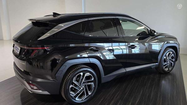 Black Hyundai Tucson 2025 in Siauliai, with an engine capacity of 1.60 L and mileage of 9 thousand km for 30900 €, photo 3 on AUTOMOTO.COM.LV