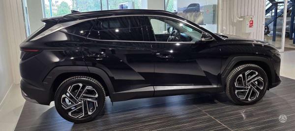 Black Hyundai Tucson 2025 in Siauliai, with an engine capacity of 1.60 L and mileage of 9 thousand km for 30900 €, photo 7 on AUTOMOTO.COM.LV