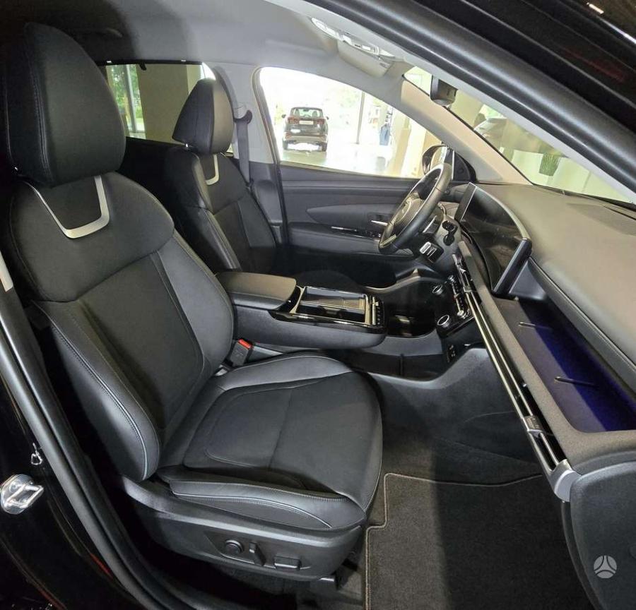 Melns Hyundai Tucson 2025 Šauļi, ar dzinēja tilpumu 1.60 L un nobraukumu 9 tūkst. km par 30900 €, foto 30 vietnē AUTOMOTO.COM.LV