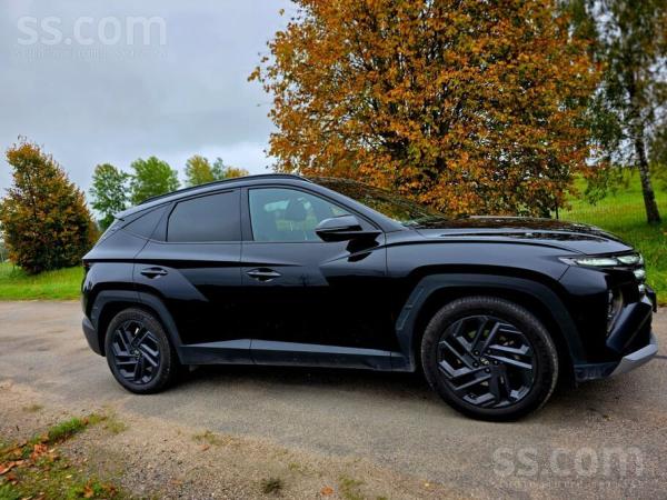 Black Hyundai Tucson 2025 in Riga, with an engine capacity of 1.60 L and mileage of 37 thousand km for 34950 €, photo 4 on AUTOMOTO.COM.LV