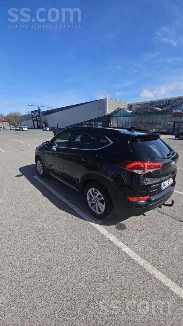 Melns Hyundai Tucson 2017 Rīga, ar dzinēja tilpumu 1.70 L un nobraukumu 207 tūkst. km par 12100 €, foto 2 vietnē AUTOMOTO.COM.LV