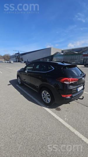 Melns Hyundai Tucson 2017 Rīga, ar dzinēja tilpumu 1.70 L un nobraukumu 207 tūkst. km par 12100 €, foto 3 vietnē AUTOMOTO.COM.LV