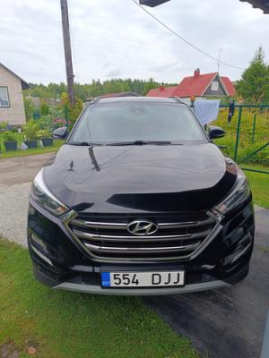 Black Hyundai Tucson 2017 in Narva, with an engine capacity of 1.70 L and mileage of 201 thousand km for 12499 €, photo  on AUTOMOTO.COM.LV