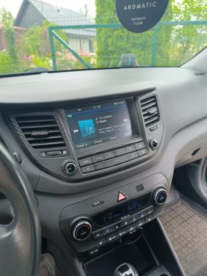 Black Hyundai Tucson 2017 in Narva, with an engine capacity of 1.70 L and mileage of 201 thousand km for 12499 €, photo 10 on AUTOMOTO.COM.LV