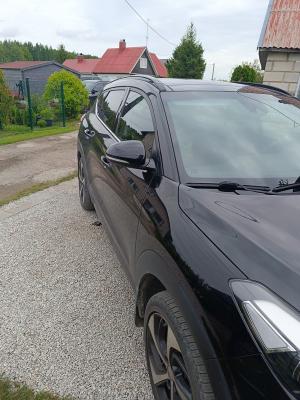 Black Hyundai Tucson 2017 in Narva, with an engine capacity of 1.70 L and mileage of 201 thousand km for 12499 €, photo 17 on AUTOMOTO.COM.LV