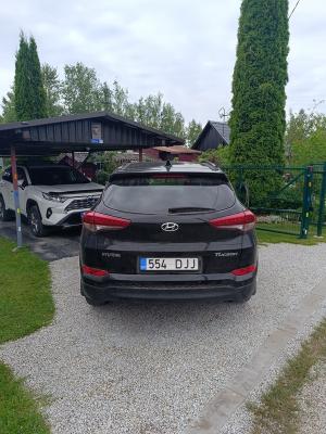 Black Hyundai Tucson 2017 in Narva, with an engine capacity of 1.70 L and mileage of 201 thousand km for 12499 €, photo 18 on AUTOMOTO.COM.LV