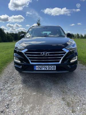 Black Hyundai Tucson 2018 in Utena, with an engine capacity of 1.60 L and mileage of 89 thousand km for 13800 €, photo 3 on AUTOMOTO.COM.LV