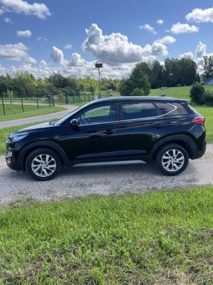 Black Hyundai Tucson 2018 in Utena, with an engine capacity of 1.60 L and mileage of 89 thousand km for 13800 €, photo 4 on AUTOMOTO.COM.LV