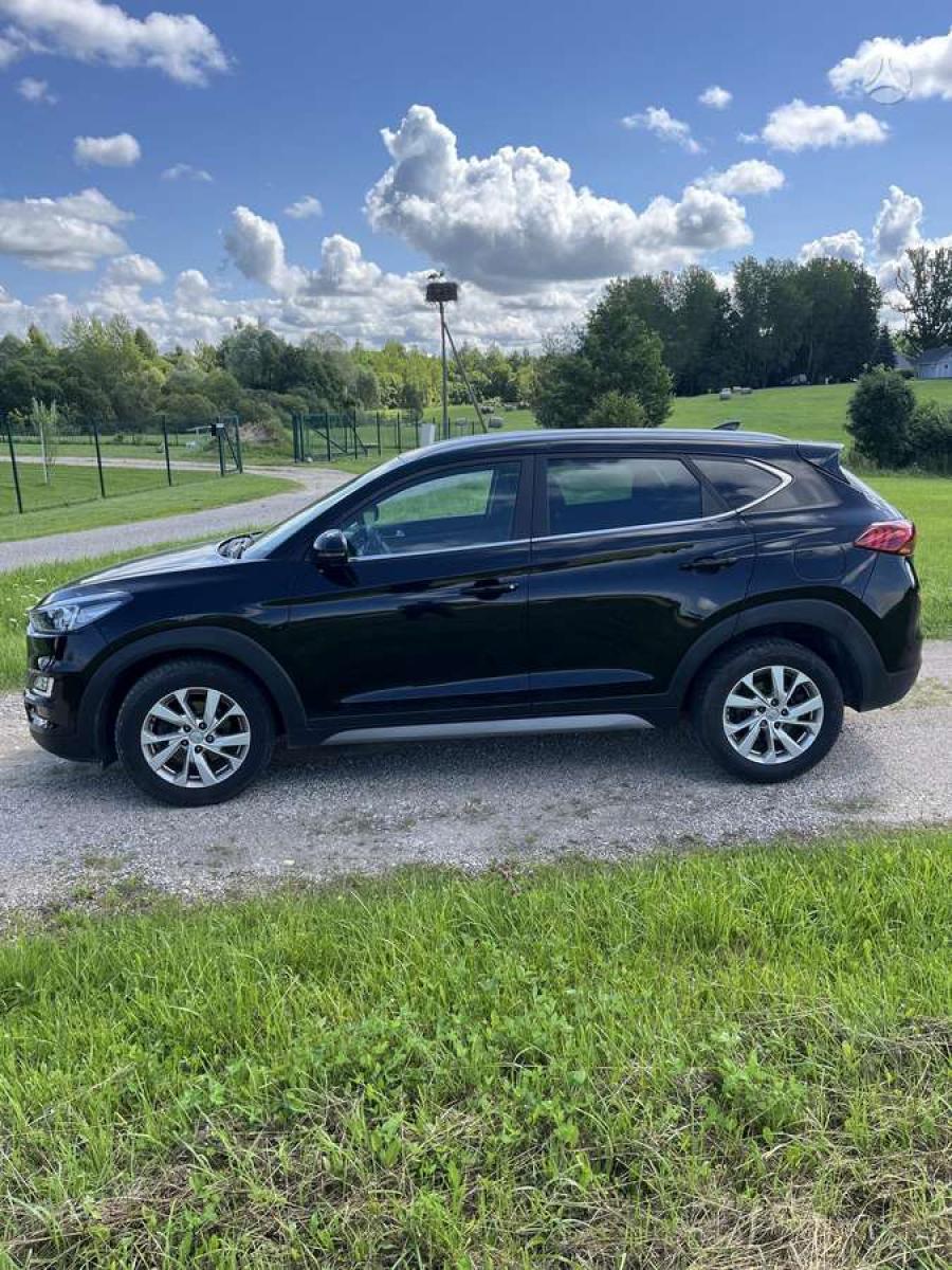 Black Hyundai Tucson 2018 in Utena, with an engine capacity of 1.60 L and mileage of 89 thousand km for 13800 €, photo 4 on AUTOMOTO.COM.LV