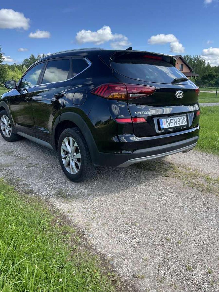 Black Hyundai Tucson 2018 in Utena, with an engine capacity of 1.60 L and mileage of 89 thousand km for 13800 €, photo 5 on AUTOMOTO.COM.LV
