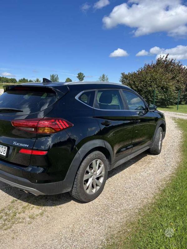 Black Hyundai Tucson 2018 in Utena, with an engine capacity of 1.60 L and mileage of 89 thousand km for 13800 €, photo 6 on AUTOMOTO.COM.LV
