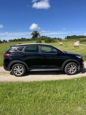 Black Hyundai Tucson 2018 in Utena, with an engine capacity of 1.60 L and mileage of 89 thousand km for 13800 €, photo 8 on AUTOMOTO.COM.LV