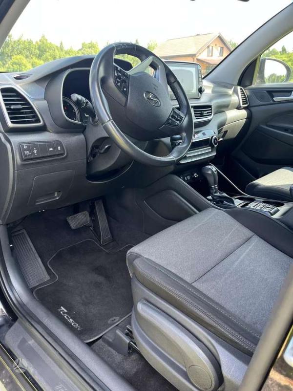 Black Hyundai Tucson 2018 in Utena, with an engine capacity of 1.60 L and mileage of 89 thousand km for 13800 €, photo 9 on AUTOMOTO.COM.LV