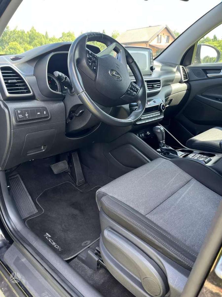 Black Hyundai Tucson 2018 in Utena, with an engine capacity of 1.60 L and mileage of 89 thousand km for 13800 €, photo 10 on AUTOMOTO.COM.LV