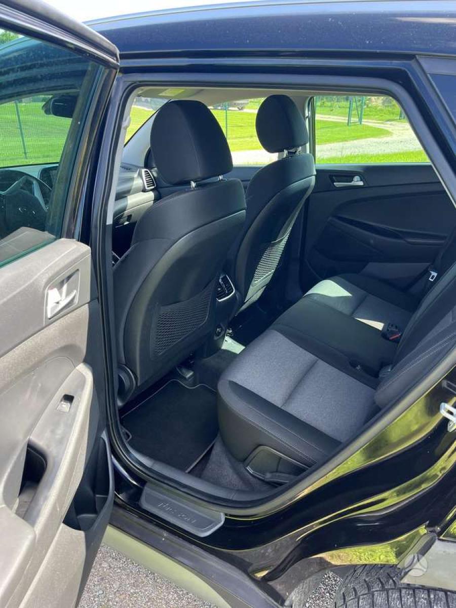 Black Hyundai Tucson 2018 in Utena, with an engine capacity of 1.60 L and mileage of 89 thousand km for 13800 €, photo 12 on AUTOMOTO.COM.LV