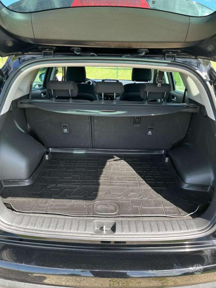 Black Hyundai Tucson 2018 in Utena, with an engine capacity of 1.60 L and mileage of 89 thousand km for 13800 €, photo 13 on AUTOMOTO.COM.LV