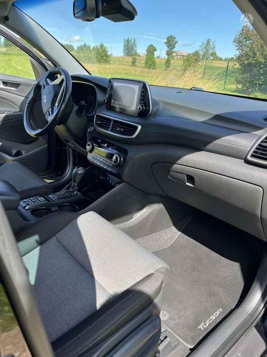 Black Hyundai Tucson 2018 in Utena, with an engine capacity of 1.60 L and mileage of 89 thousand km for 13800 €, photo 14 on AUTOMOTO.COM.LV