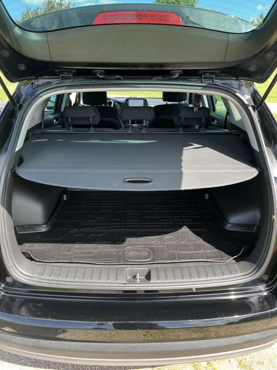 Black Hyundai Tucson 2018 in Utena, with an engine capacity of 1.60 L and mileage of 89 thousand km for 13800 €, photo 16 on AUTOMOTO.COM.LV