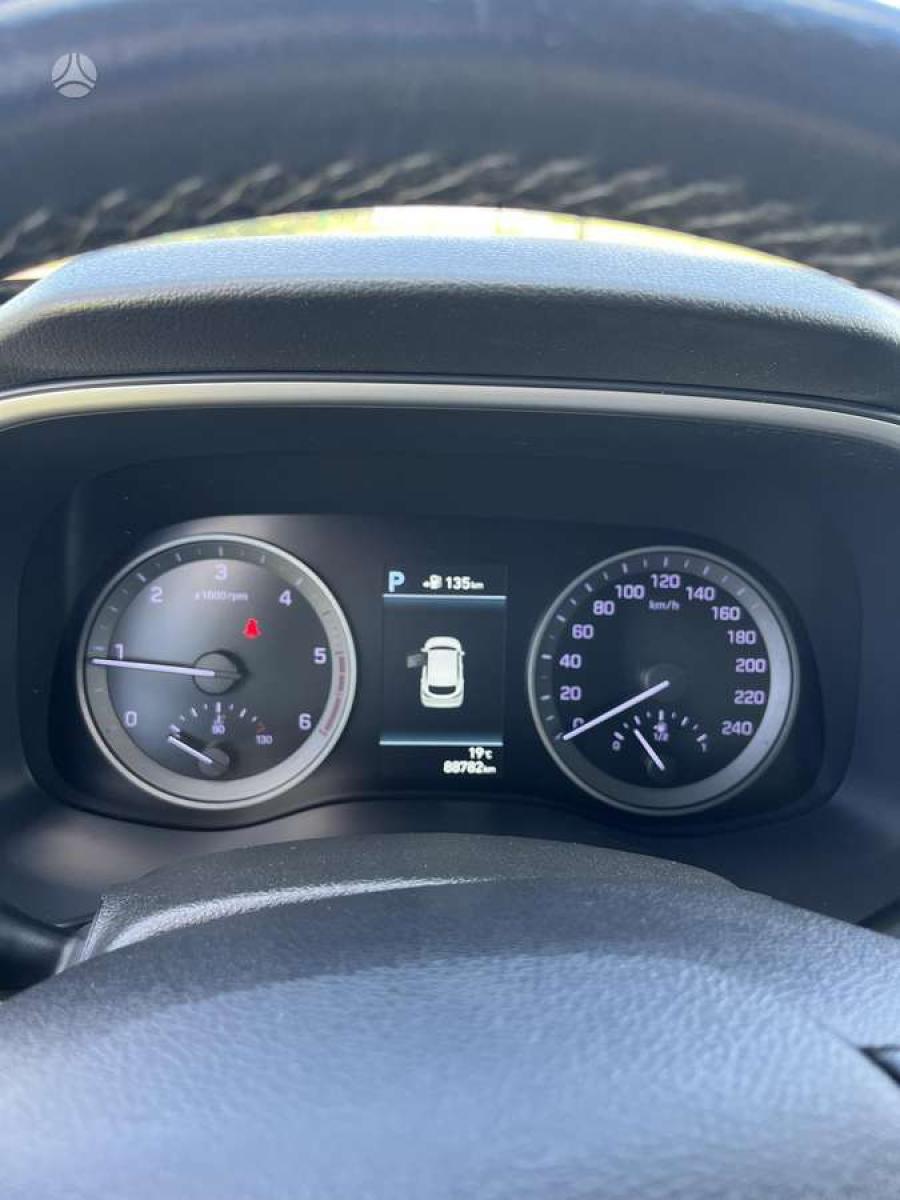 Black Hyundai Tucson 2018 in Utena, with an engine capacity of 1.60 L and mileage of 89 thousand km for 13800 €, photo 17 on AUTOMOTO.COM.LV
