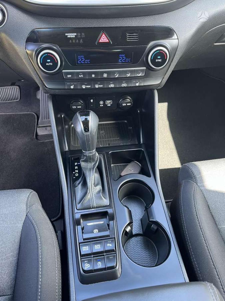 Black Hyundai Tucson 2018 in Utena, with an engine capacity of 1.60 L and mileage of 89 thousand km for 13800 €, photo 18 on AUTOMOTO.COM.LV