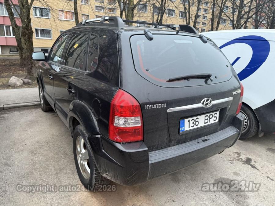 Black Hyundai Tucson 2007 in Tallinn, with an engine capacity of 2.00 L and mileage of 230 thousand km for 2999 €, photo 3 on AUTOMOTO.COM.LV
