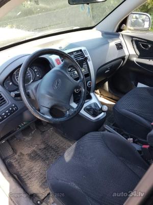 Black Hyundai Tucson 2007 in Maardu, with an engine capacity of 2.00 L and mileage of 225 thousand km for 1790 €, photo 6 on AUTOMOTO.COM.LV