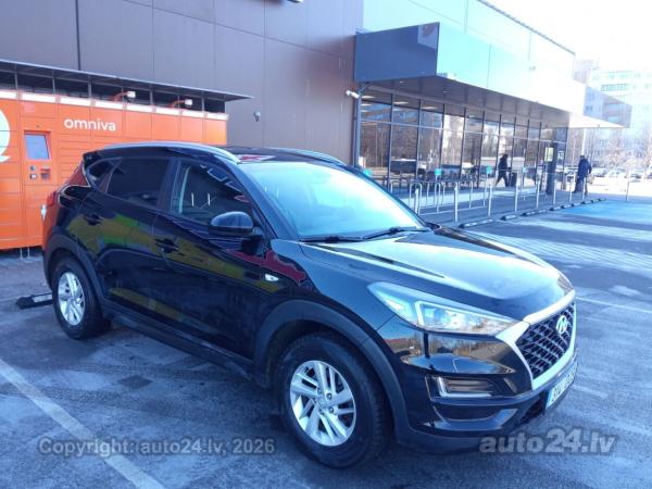 Black Hyundai Tucson 2019 in Tallinn, with an engine capacity of 1.60 L and mileage of 100 thousand km for 14700 €, photo 3 on AUTOMOTO.COM.LV