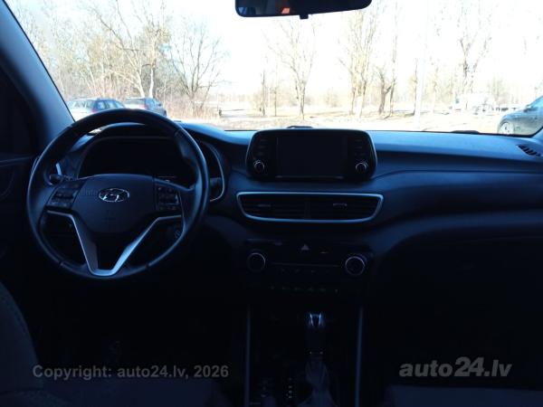 Black Hyundai Tucson 2019 in Tallinn, with an engine capacity of 1.60 L and mileage of 100 thousand km for 14700 €, photo 7 on AUTOMOTO.COM.LV