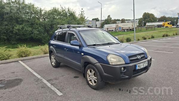 Hyundai Tucson 2005 Rīga vietnē Zils Hyundai Tucson 2005 Rīga, ar dzinēja tilpumu 2.00 L un nobraukumu 253 tūkst. km par 2099 €, foto 4 vietnē AUTOMOTO.COM.LV