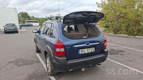 Hyundai Tucson 2005 Rīga vietnē Zils Hyundai Tucson 2005 Rīga, ar dzinēja tilpumu 2.00 L un nobraukumu 253 tūkst. km par 2099 €, foto 8 vietnē AUTOMOTO.COM.LV