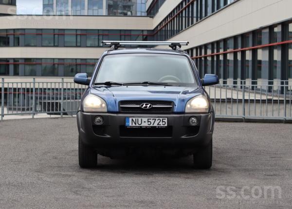 Хендай Туксон 2005 в Рига на AUTOMOTO.COM.LV Синий Хендай Туксон 2005 в Рига, объемом двигателя 2.00 л и пробегом 254 тыс. км за 2580 €, фото 3 на AUTOMOTO.COM.LV