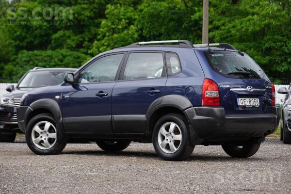 Zils Hyundai Tucson 2006 Rīga, ar dzinēja tilpumu 2.00 L un nobraukumu 176 tūkst. km par 2990 €, foto 3 vietnē AUTOMOTO.COM.LV