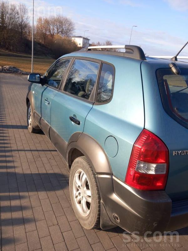 Blue Hyundai Tucson 2006 in Rezekne, with an engine capacity of 2.00 L and mileage of 355 thousand km for 3200 €, photo 3 on AUTOMOTO.COM.LV