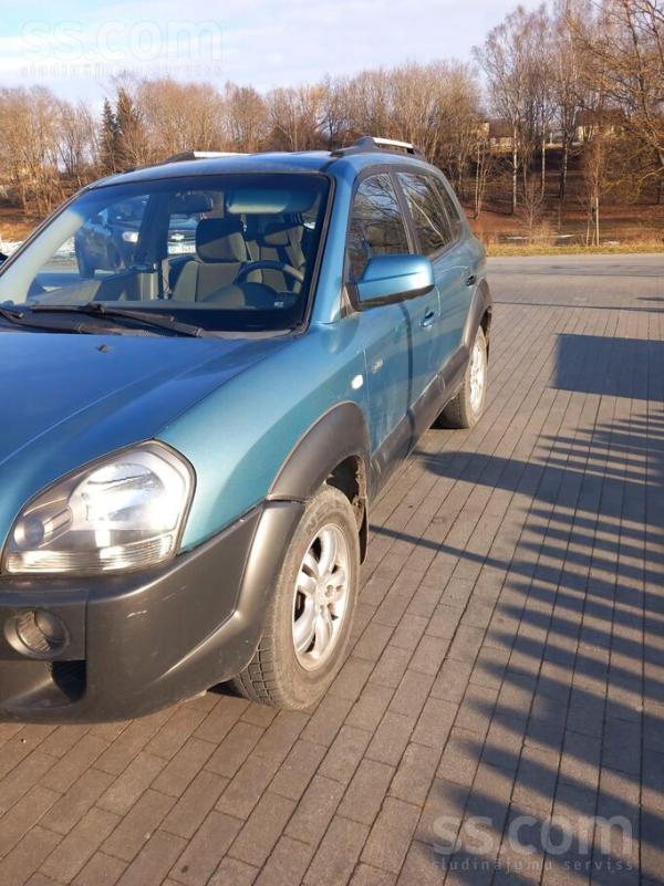 Blue Hyundai Tucson 2006 in Rezekne, with an engine capacity of 2.00 L and mileage of 355 thousand km for 3200 €, photo 4 on AUTOMOTO.COM.LV