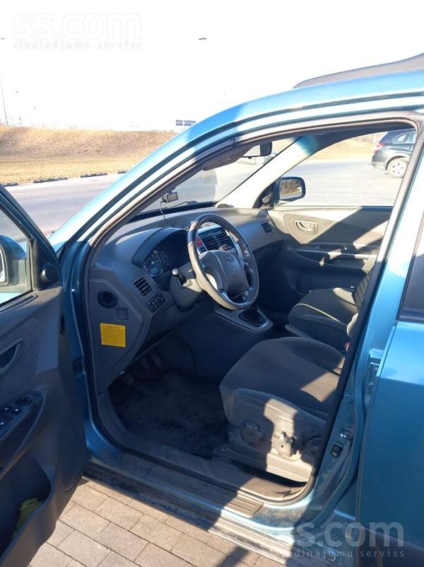 Blue Hyundai Tucson 2006 in Rezekne, with an engine capacity of 2.00 L and mileage of 355 thousand km for 3200 €, photo 6 on AUTOMOTO.COM.LV