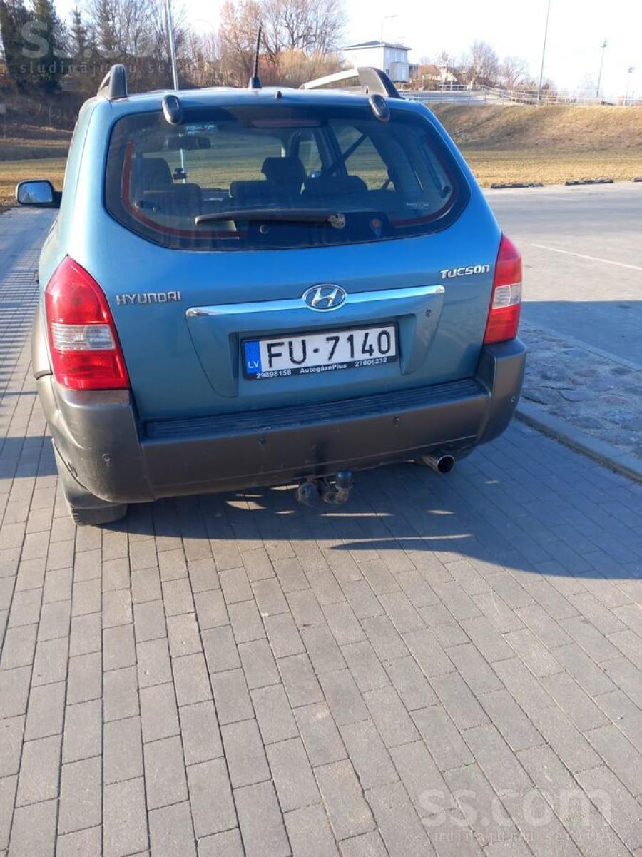 Blue Hyundai Tucson 2006 in Rezekne, with an engine capacity of 2.00 L and mileage of 355 thousand km for 3200 €, photo 8 on AUTOMOTO.COM.LV