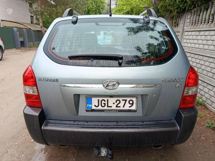Blue Hyundai Tucson 2006 in Marijampole, with an engine capacity of 2.66 L and mileage of 280 thousand km for 2500 €, photo 4 on AUTOMOTO.COM.LV